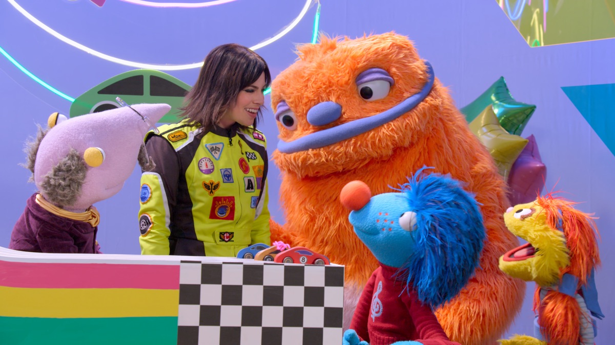 Watch Race Car Roxy / Helpsters Go to the Beach – Helpsters (Series 3 ...