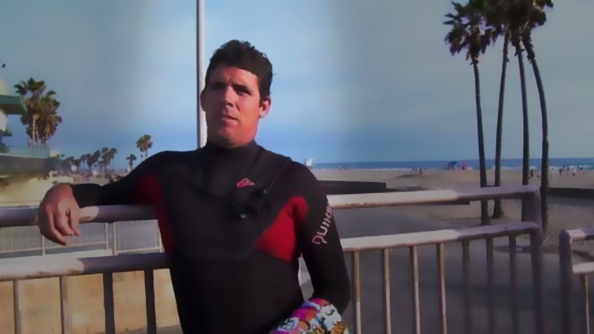 Chris Dennis: Between Worlds - Apple TV