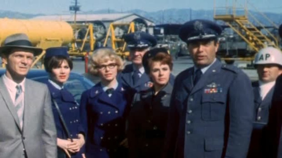 Elvira's Movie Macabre: The Doomsday Machine | Apple TV