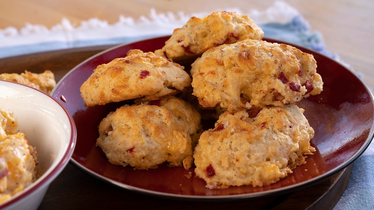 Southern Spread – Guy's Ranch Kitchen (Season 2, Episode 6) | Apple TV (CA)